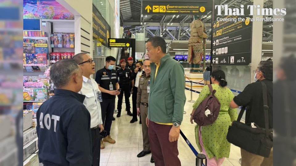 PM 'unhappy' with long queues - Thai Times